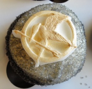 The Hunger Games - Mockingjay cupcakes - justJENN recipes justJENN recipes