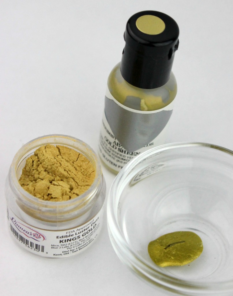 Once cool, use the black icing to create the face details and the tie.